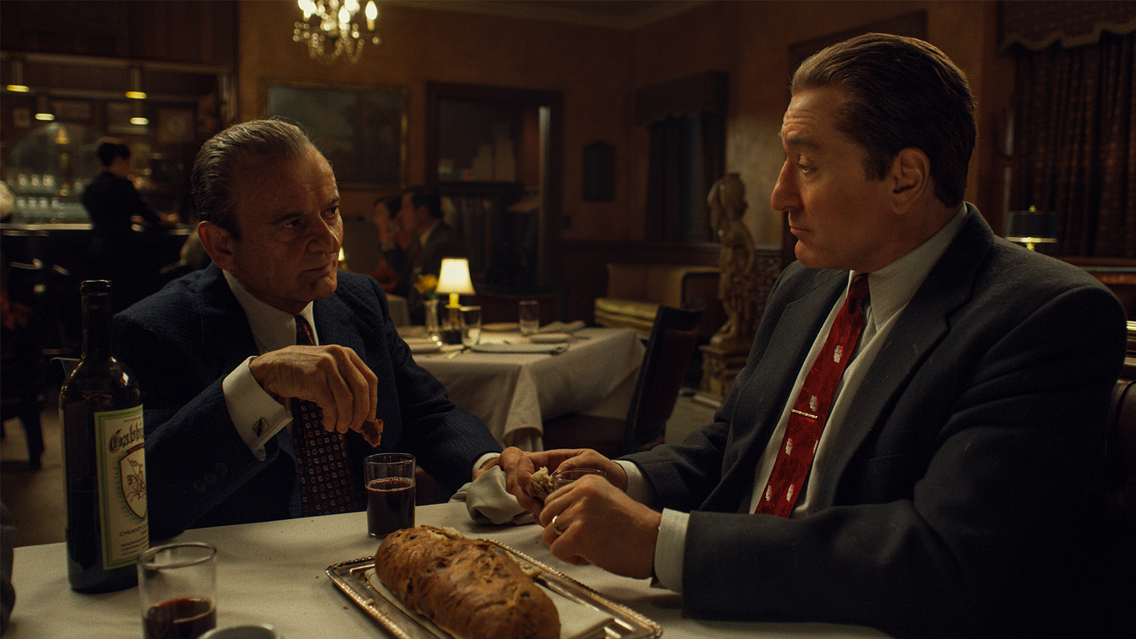 The Costumes In The Irishman Show Mafia Dressing At Its Most ...