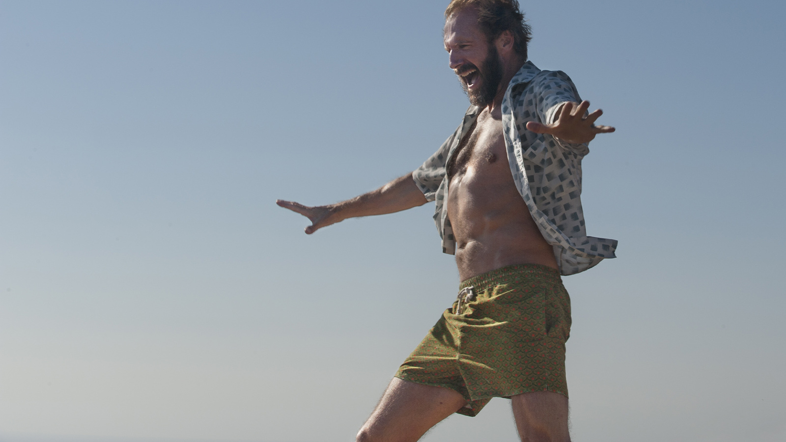 Fashion: One Memorable Look – Mr Ralph Fiennes Makes A Splash | The ...