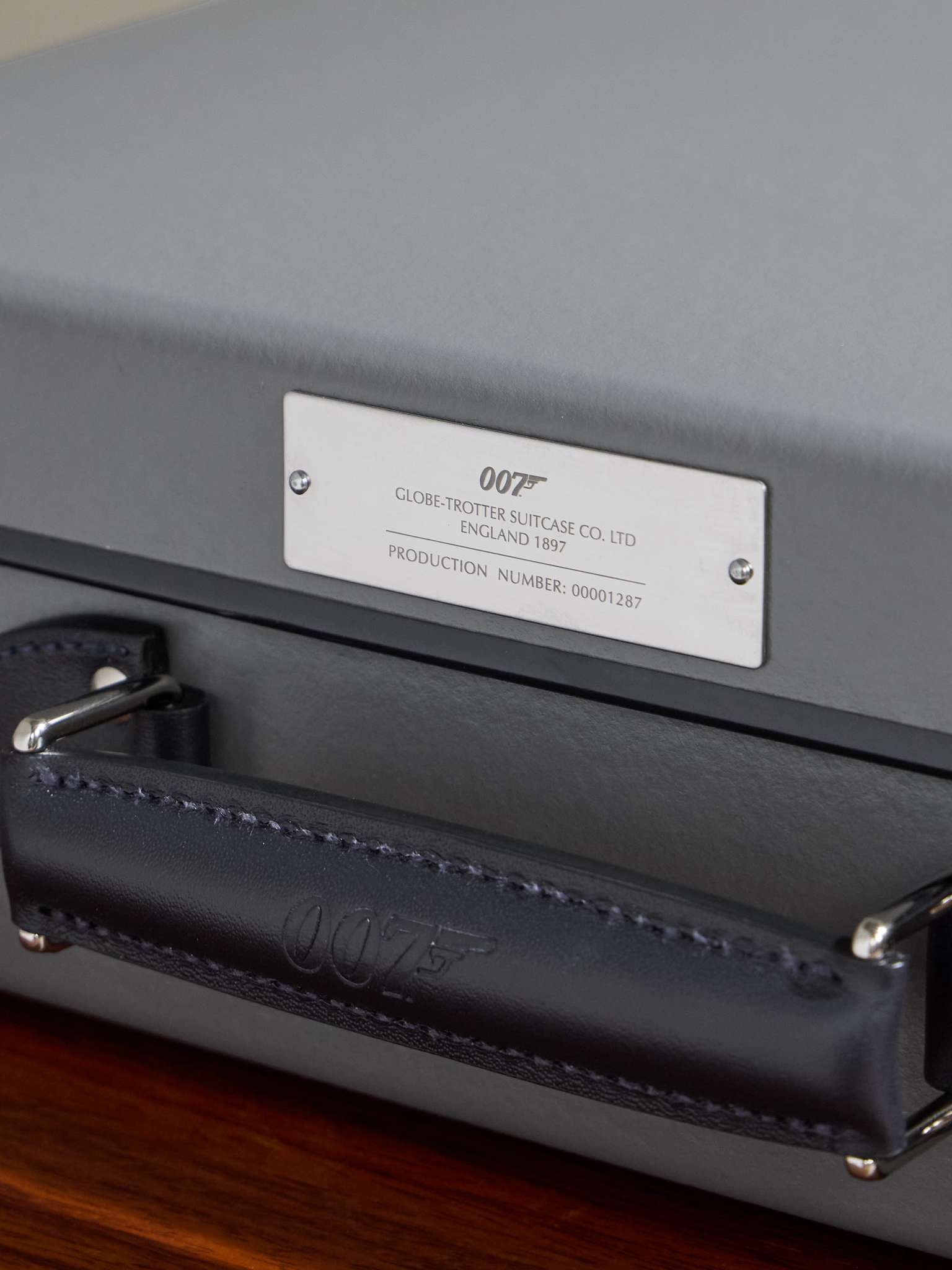 GLOBE-TROTTER + 007 No Time To Die Leather-Trimmed Vulcanised ...