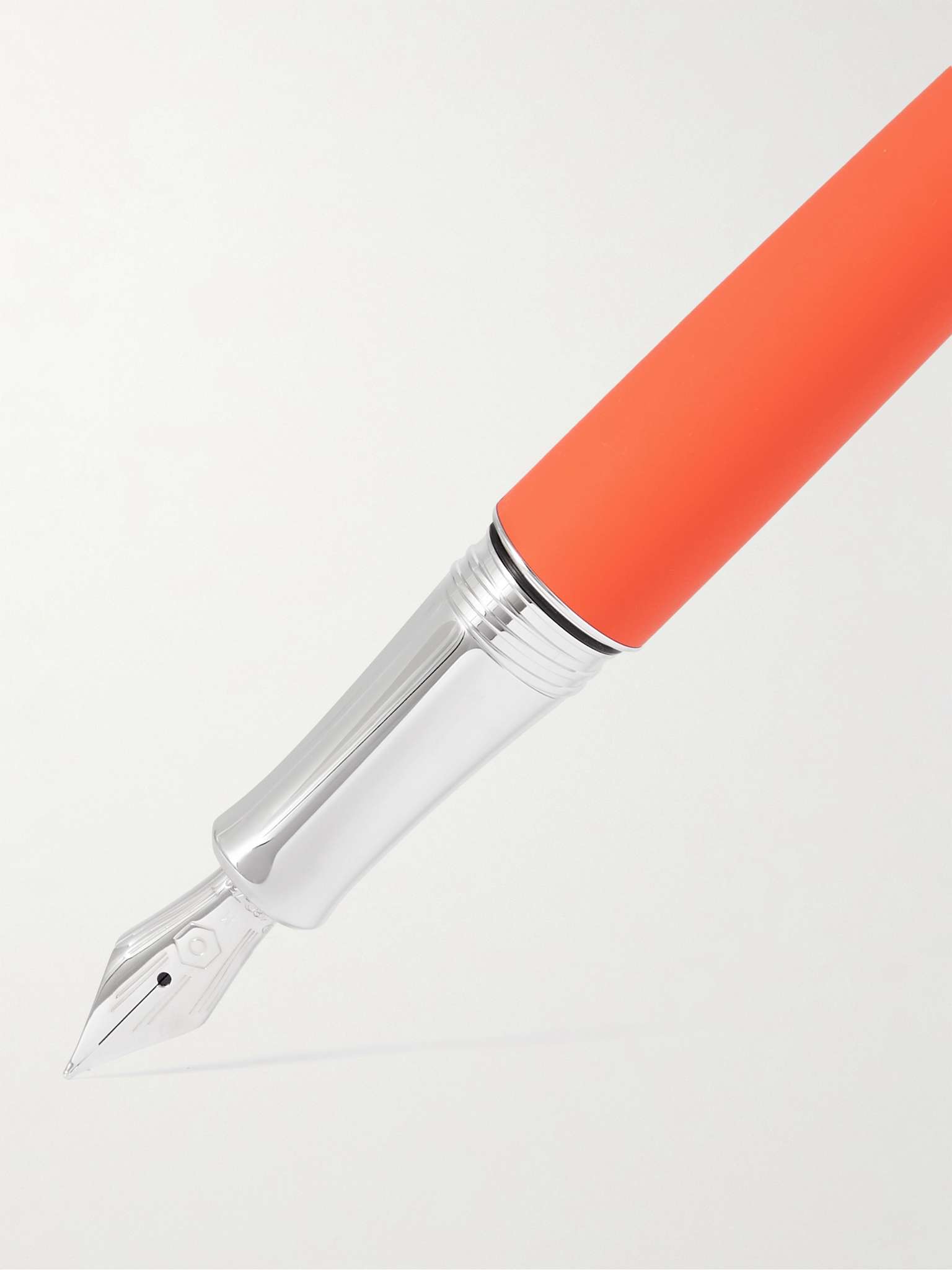 Léman Rhodium-Plated and Lacquered Fountain Pen من CARAN D'ACHE | مستر ...