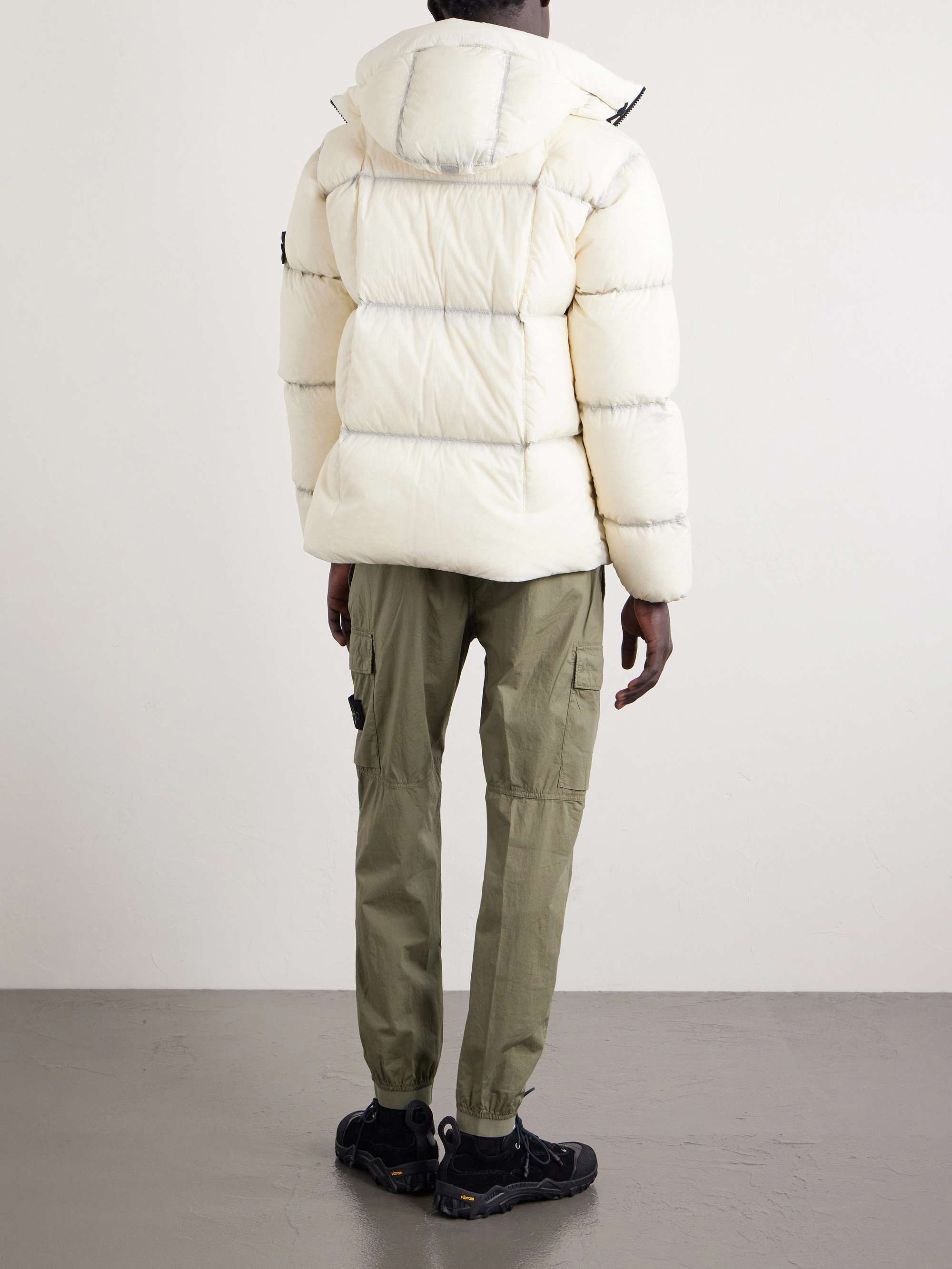 Daunenjacke aus gestepptem Nylon mit Kapuze und Logodetail von STONE ...